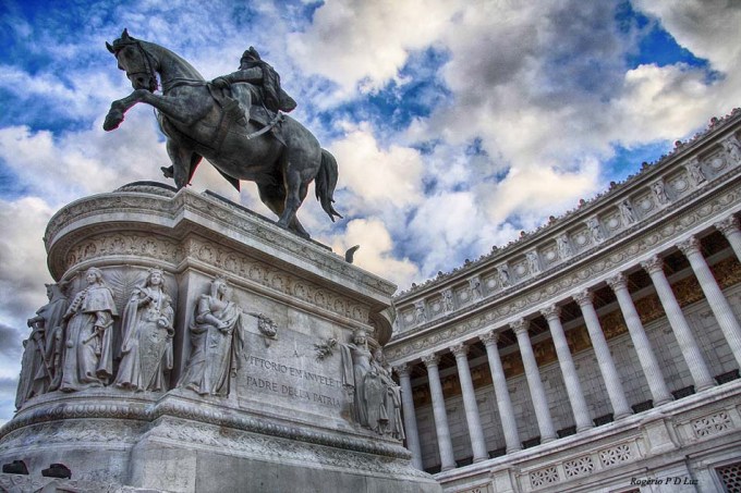 O imponente Monumento a Vittorio Emanuele II em Roma, ou Il Vittoriano ...